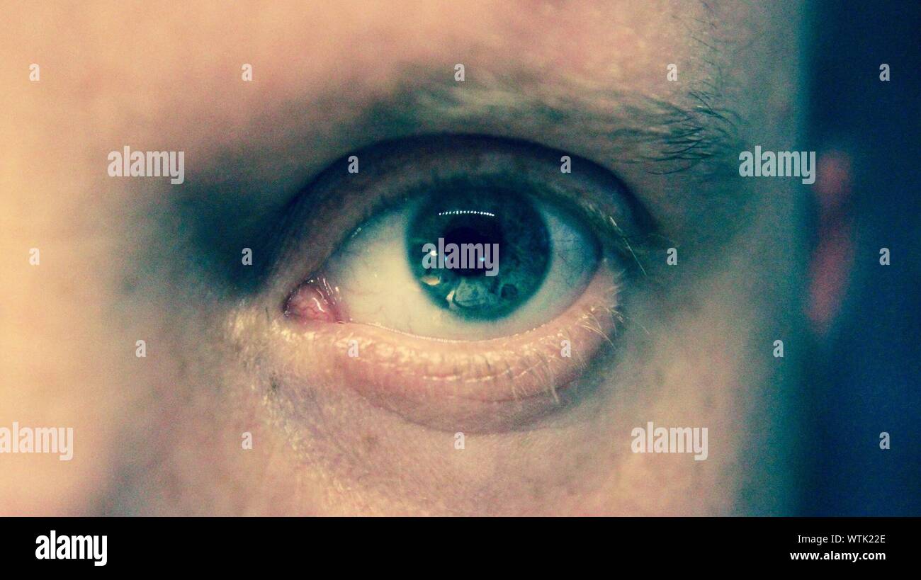 Male human eye close up hi-res stock photography and images - Alamy