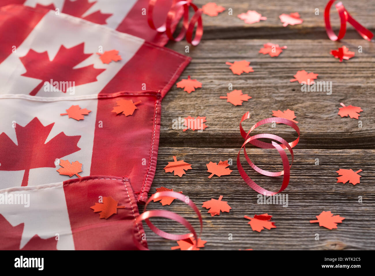 Maple leaf canadian flag hi-res stock photography and images - Alamy