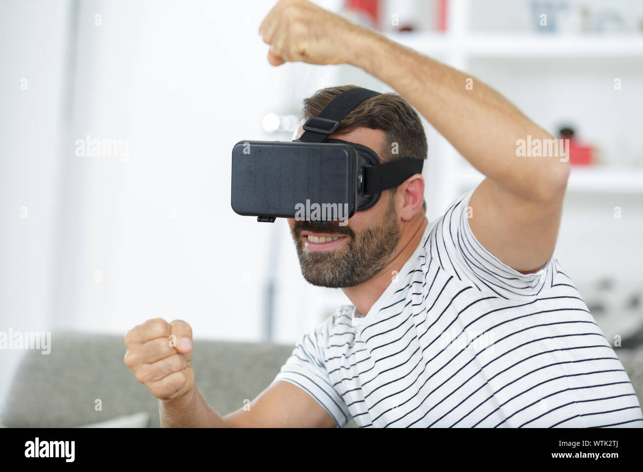 Man wearing virtual reality googles hi-res stock photography and images ...