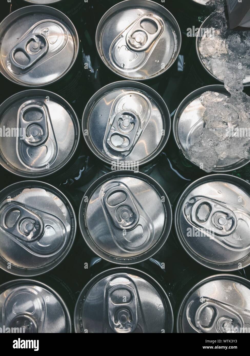 Row of beer cans hi-res stock photography and images - Alamy