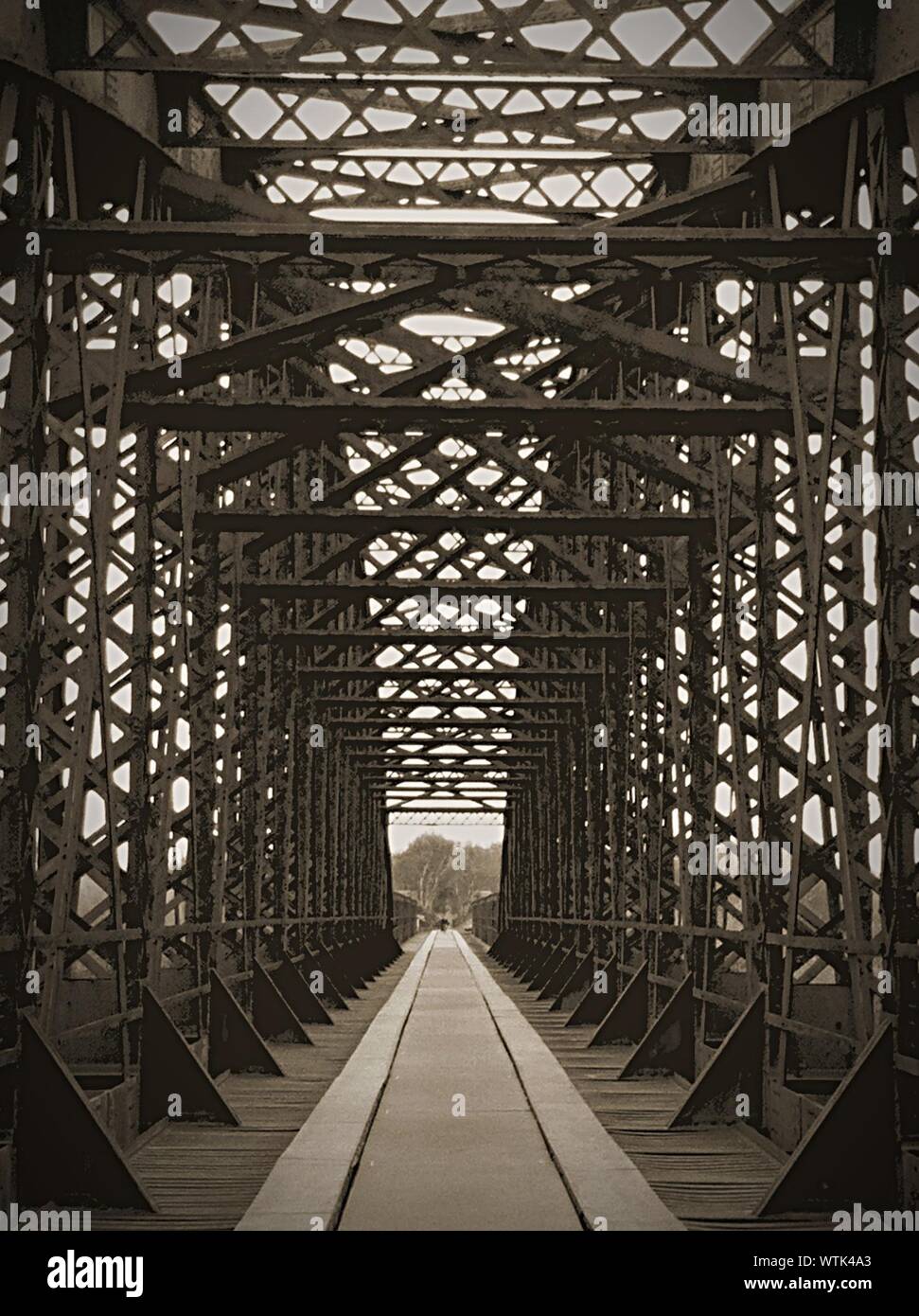 Steel bridge iron structure hi-res stock photography and images - Alamy