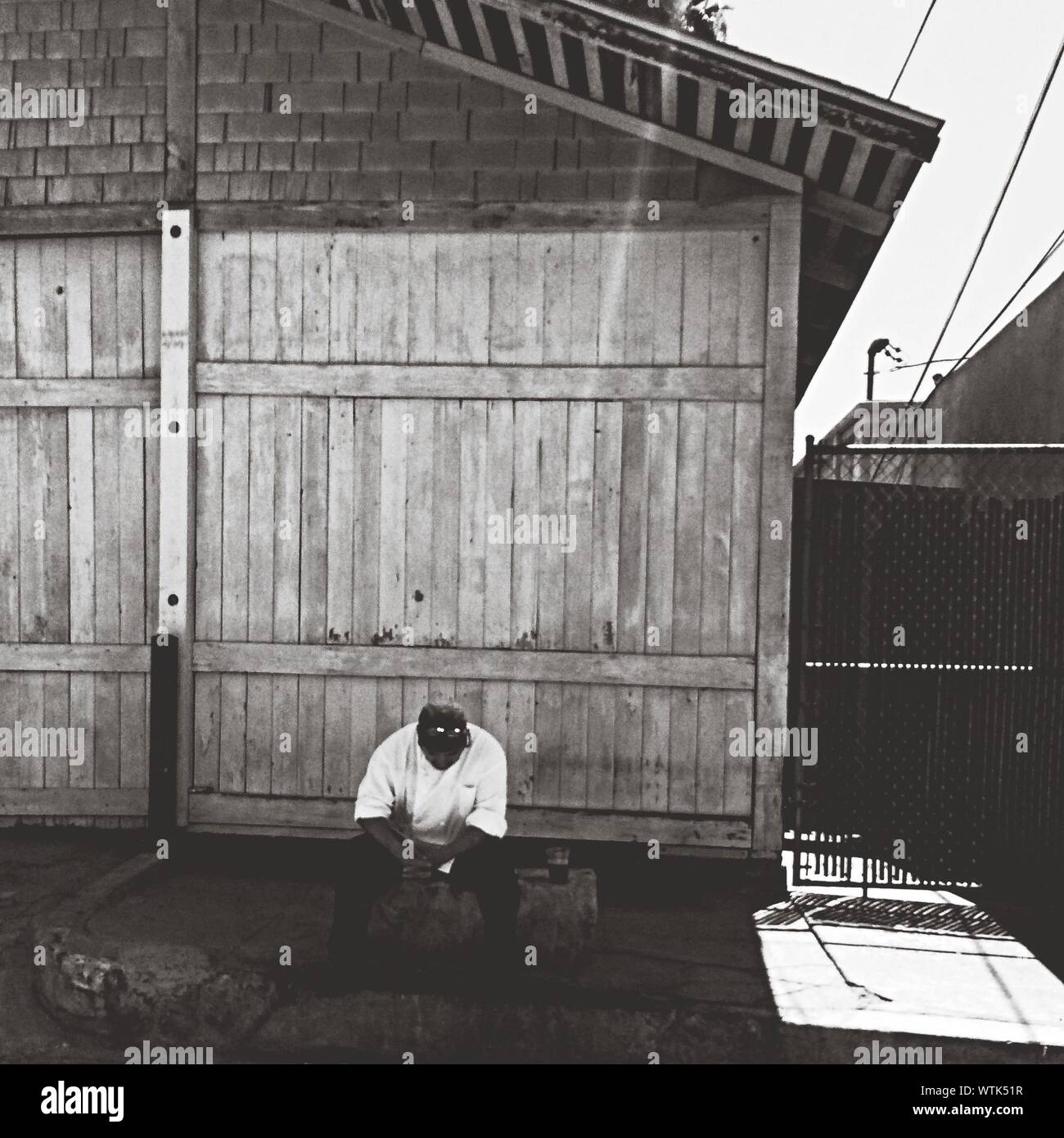 Man sitting outside hi-res stock photography and images - Alamy