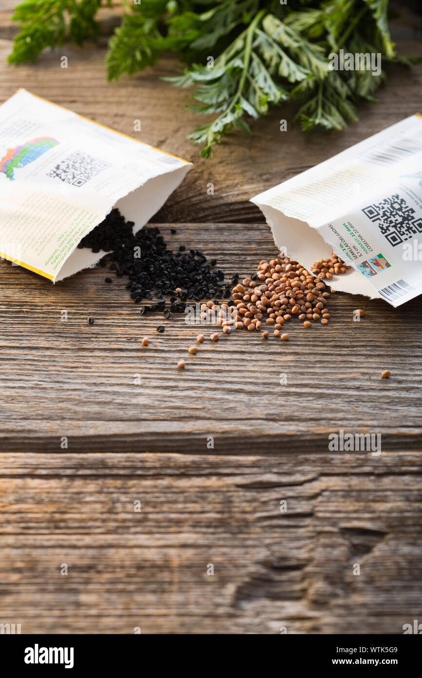 Paper seed packets hi-res stock photography and images - Alamy