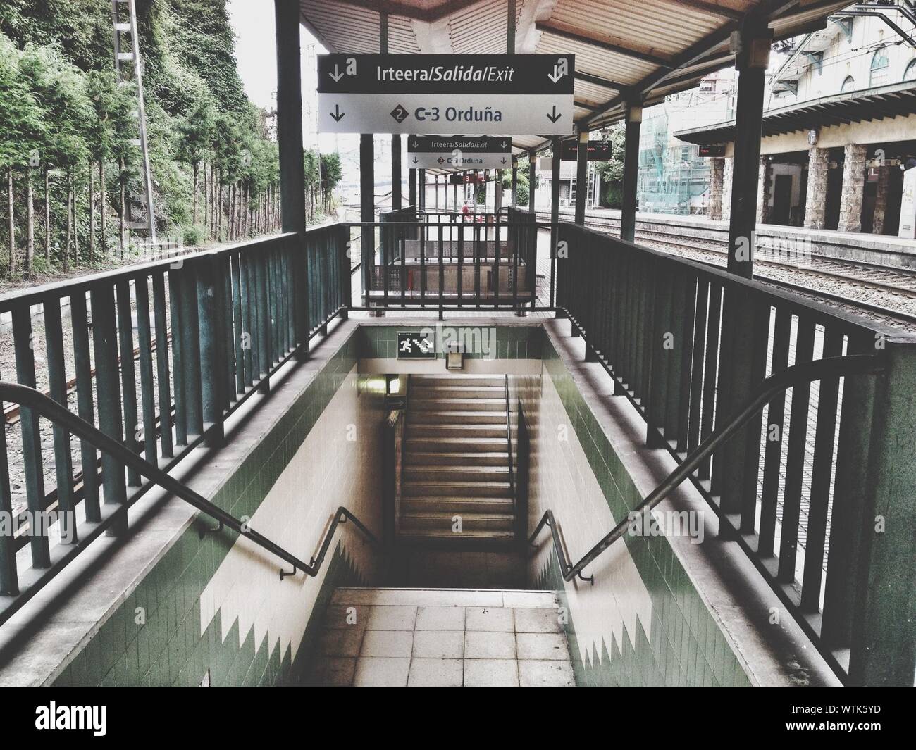 Staircase sign hi-res stock photography and images - Alamy