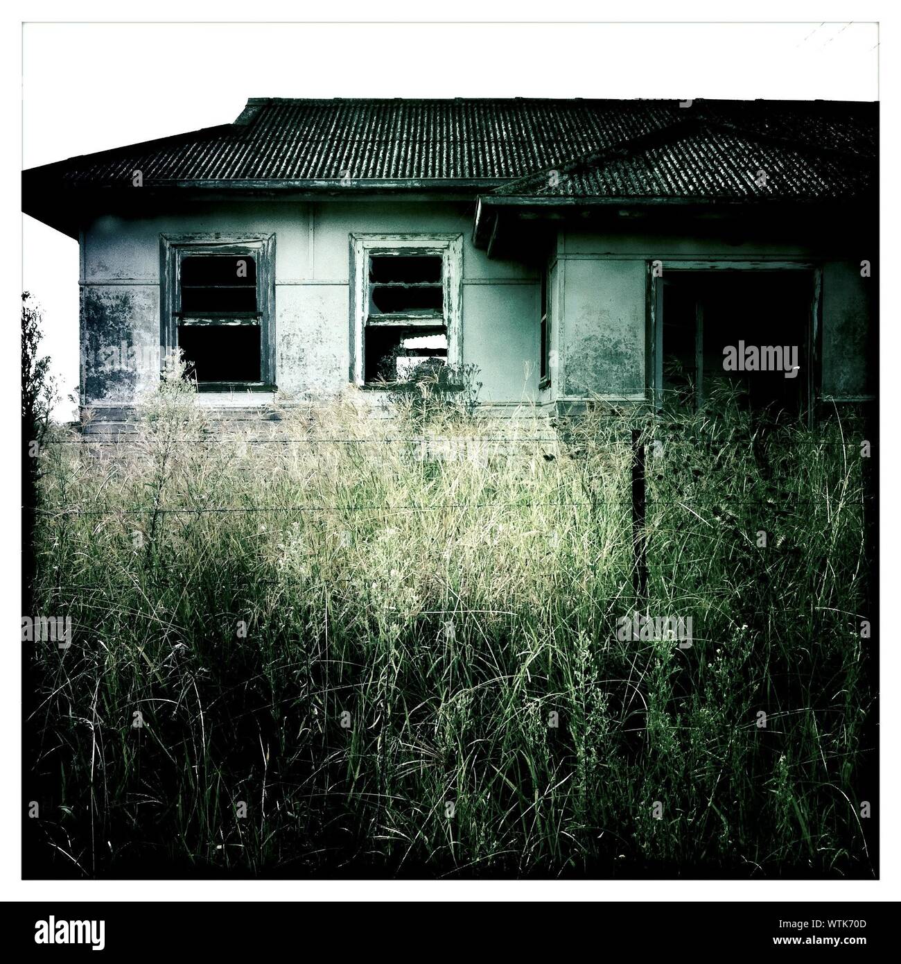 Abandoned old house Cut Out Stock Images & Pictures - Alamy