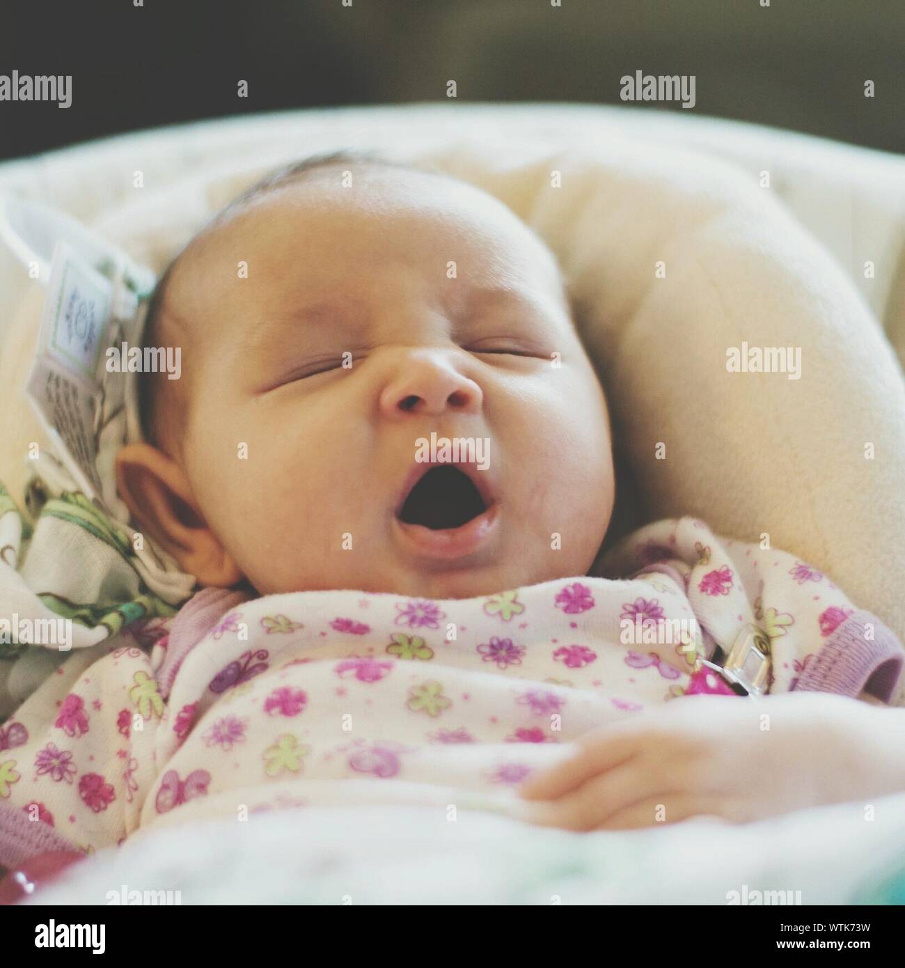 Yawning child hi-res stock photography and images - Alamy