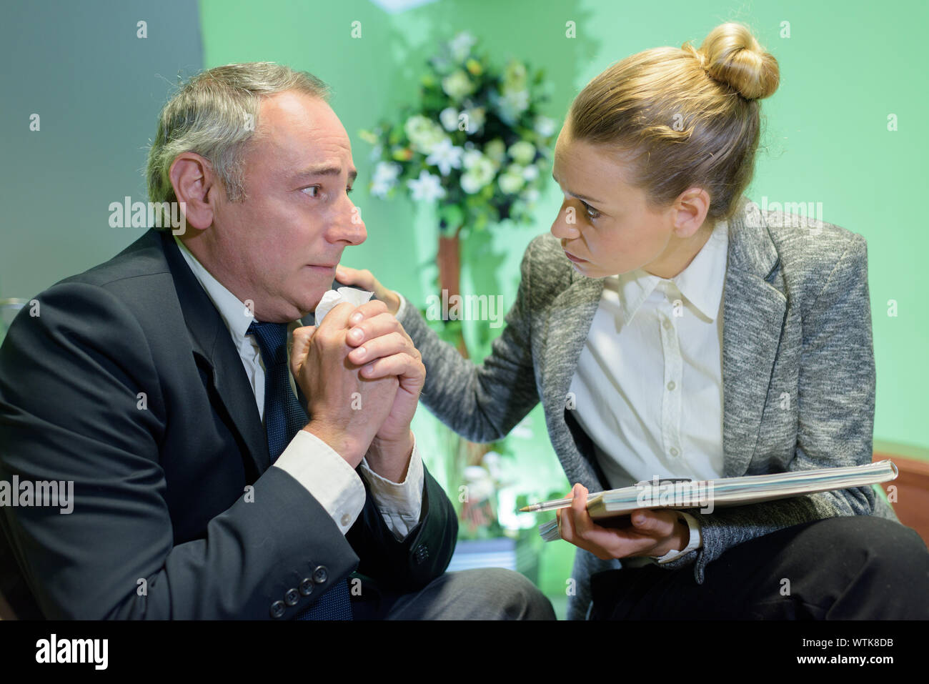 Female funeral director hi-res stock photography and images - Alamy