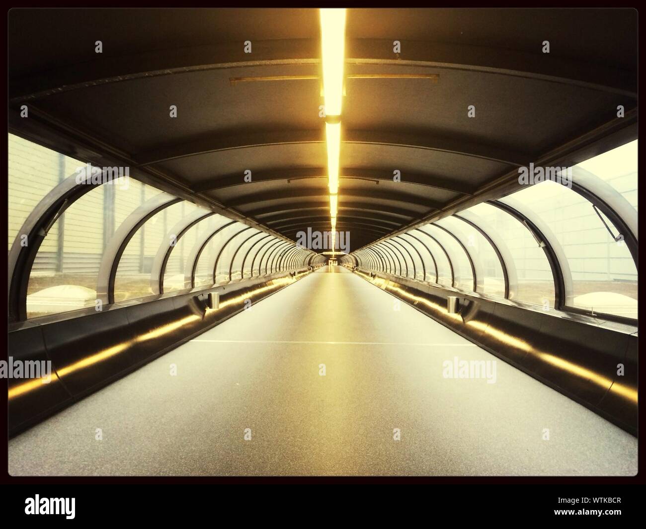 Modern city footbridge hi-res stock photography and images - Alamy