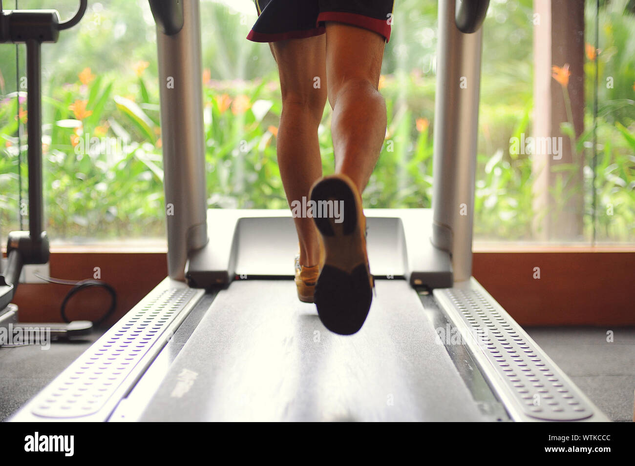 Man running gym hi-res stock photography and images - Alamy