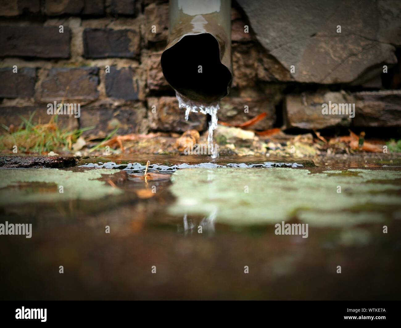 Water out of pipe hi-res stock photography and images - Alamy