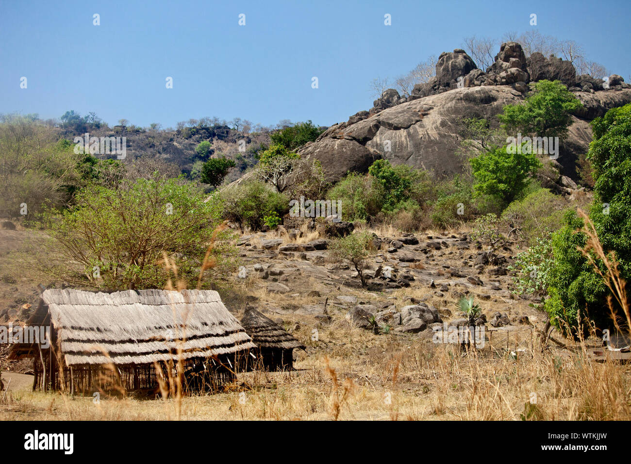 South sudan village huts hi-res stock photography and images - Alamy