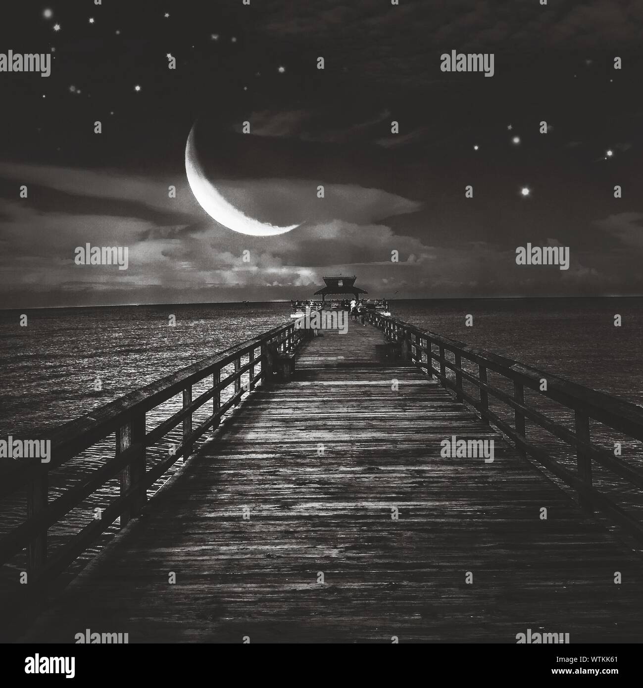 Moon and sea background hi-res stock photography and images - Alamy
