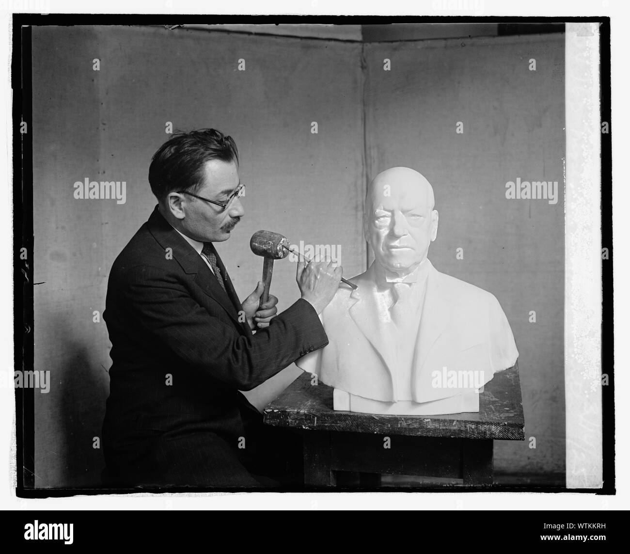 Moses W. Dykaar with bust of Gompers, 3/14/25 Stock Photo - Alamy