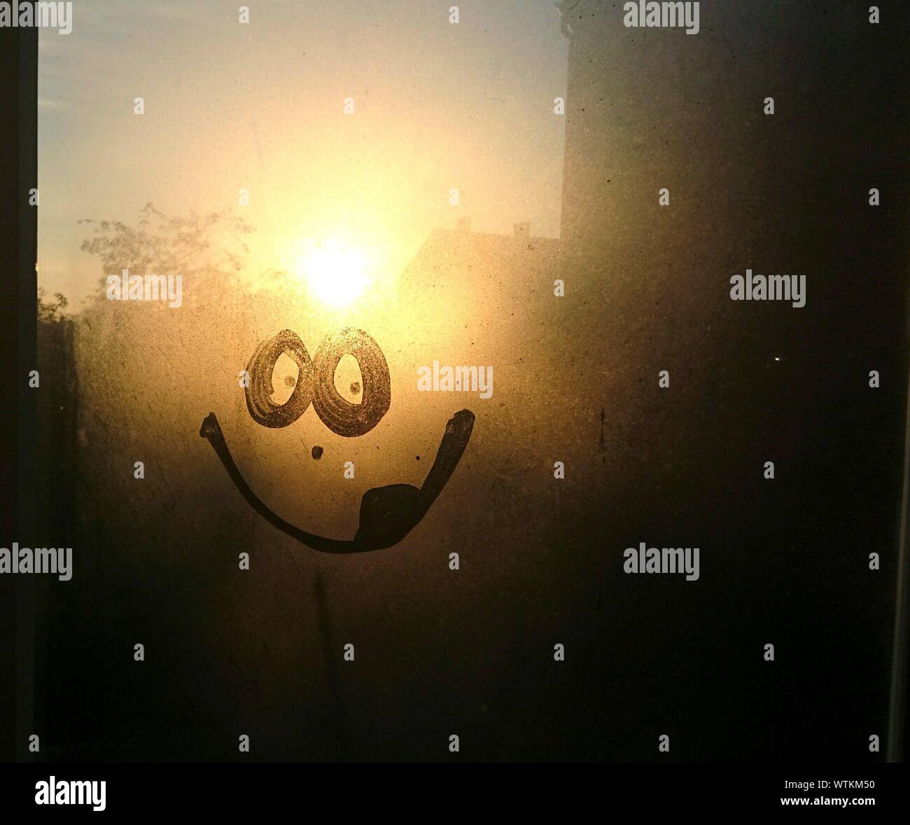 Face on the mirror hi-res stock photography and images - Alamy