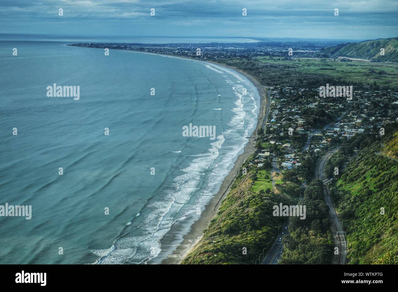 Sea side cityscape hi-res stock photography and images - Alamy