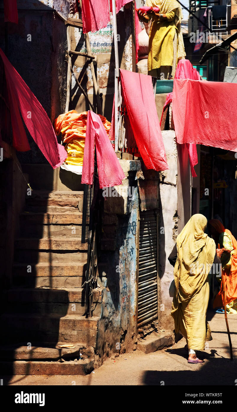 Laundry hanging hi-res stock photography and images - Alamy