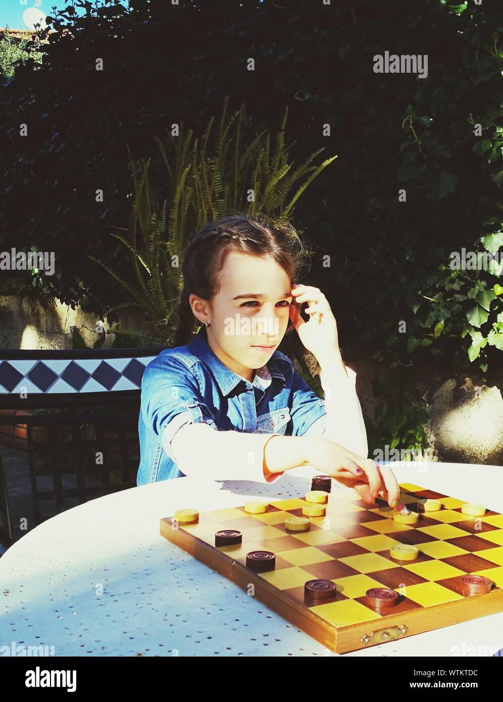 Person playing checkers hi-res stock photography and images - Alamy