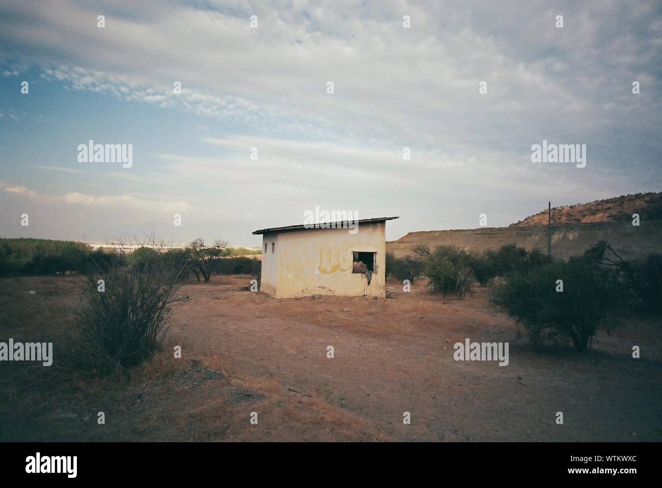 Old abandoned hut hi-res stock photography and images - Alamy