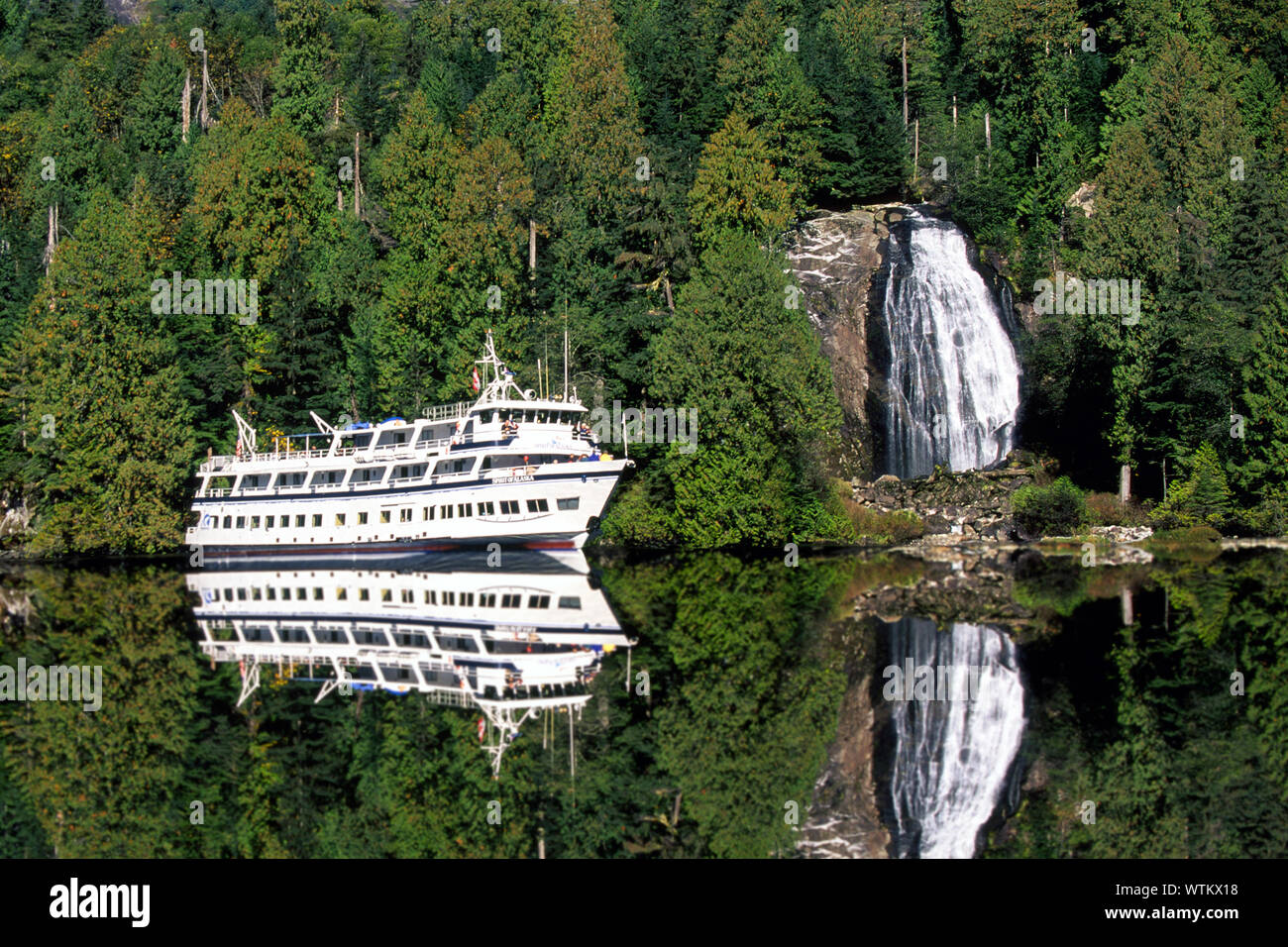 A small cruise ship gives passengers a close look at Chatterbox Falls ...