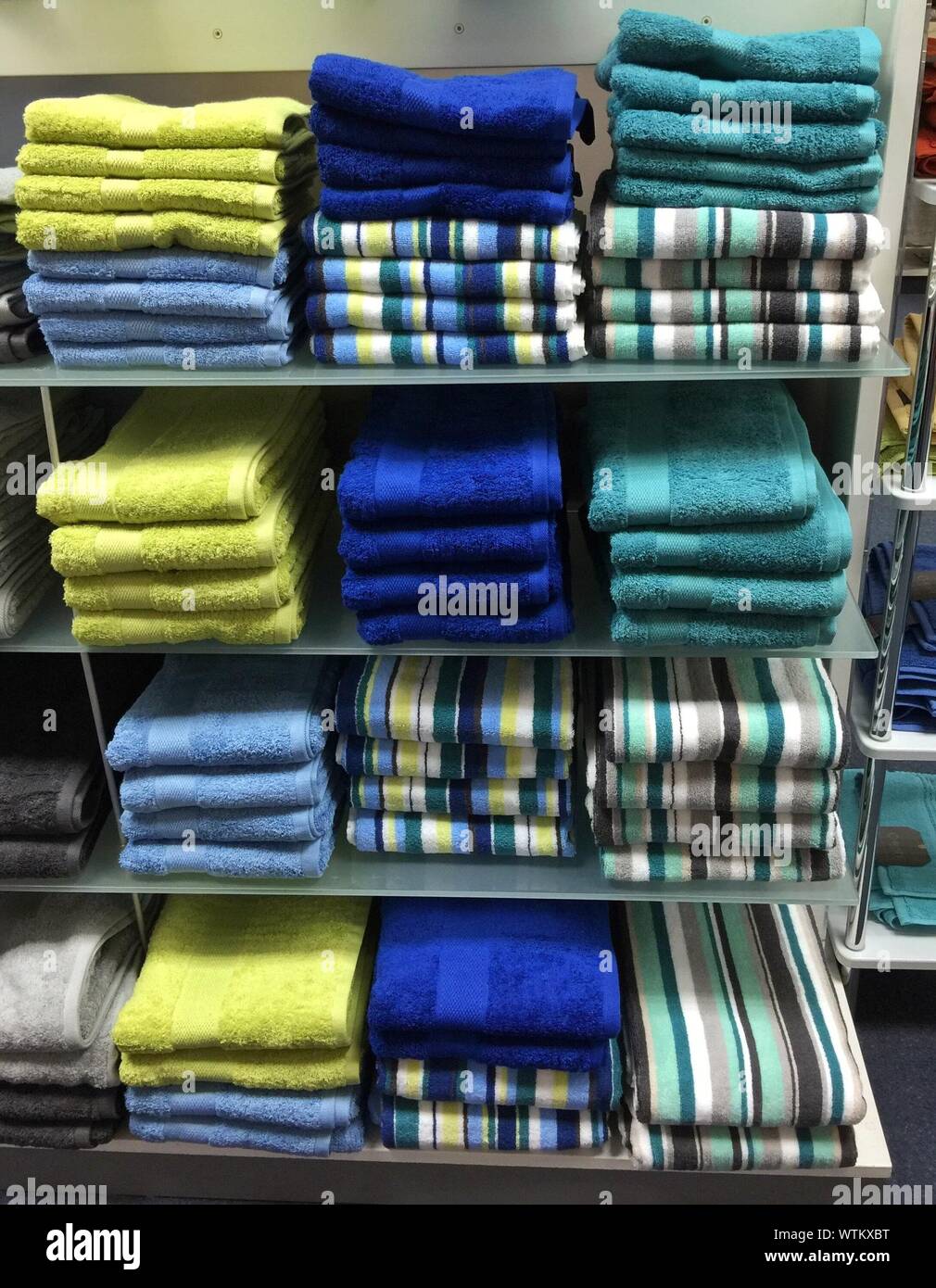 Display of folded towels hi-res stock photography and images - Alamy