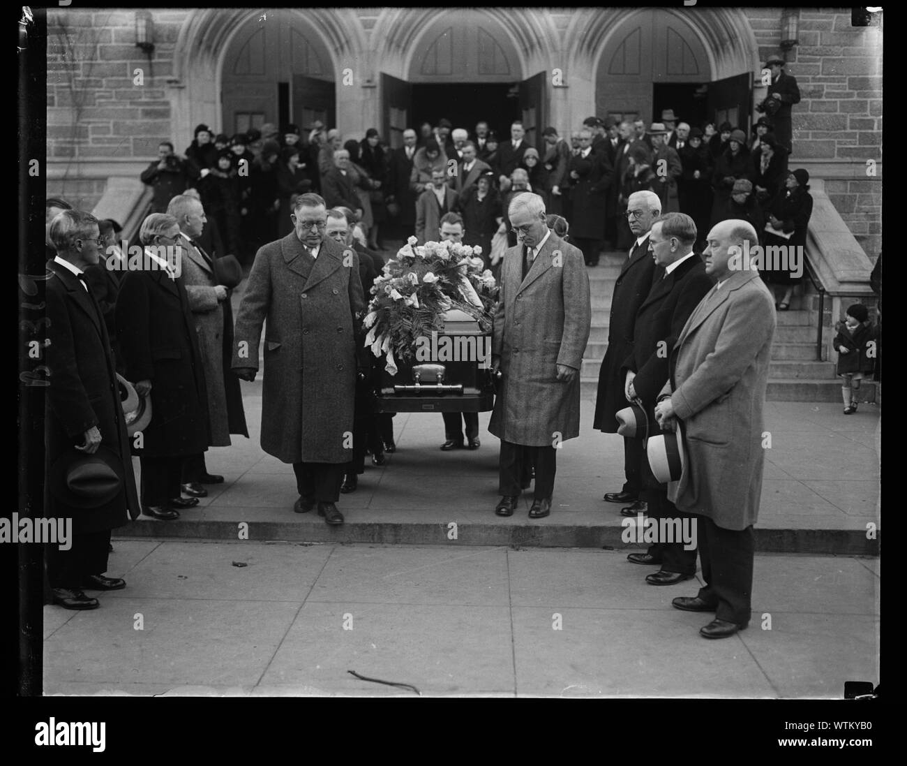 Mother Jones Funeral; Labor leaders attend Mother Jones funeral. Men ...