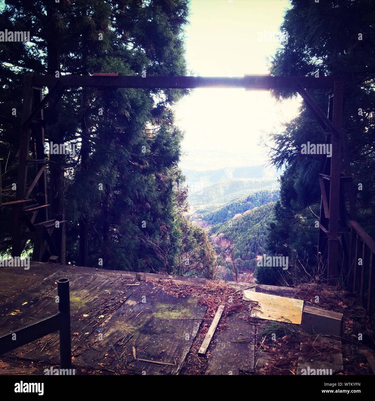 Structure broken hi-res stock photography and images - Alamy