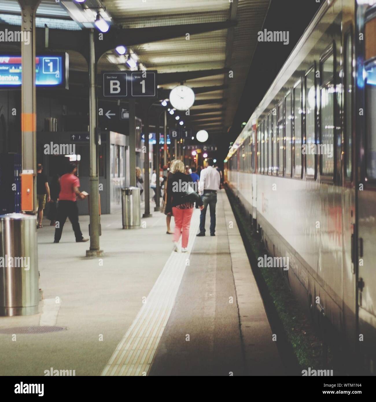 Night platform hi-res stock photography and images - Alamy