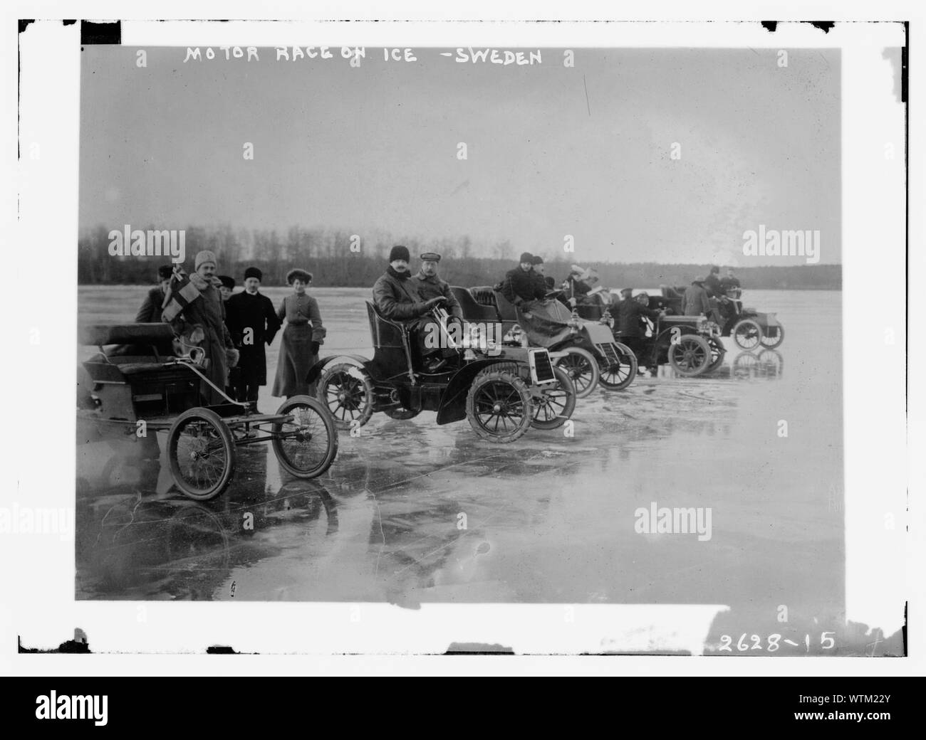 Frozen motor car Black and White Stock Photos & Images - Alamy