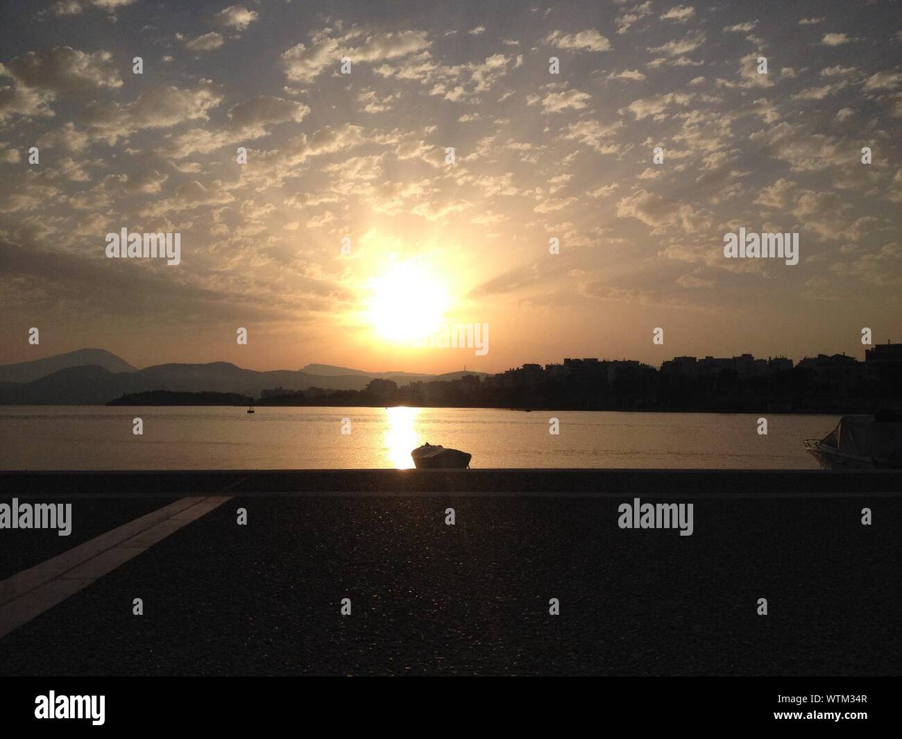 Morning sun reflecting hi-res stock photography and images - Alamy