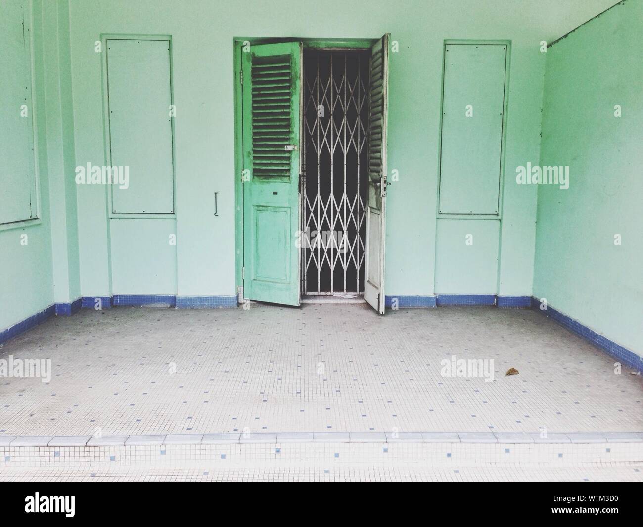 Door Grate High Resolution Stock Photography and Images - Alamy