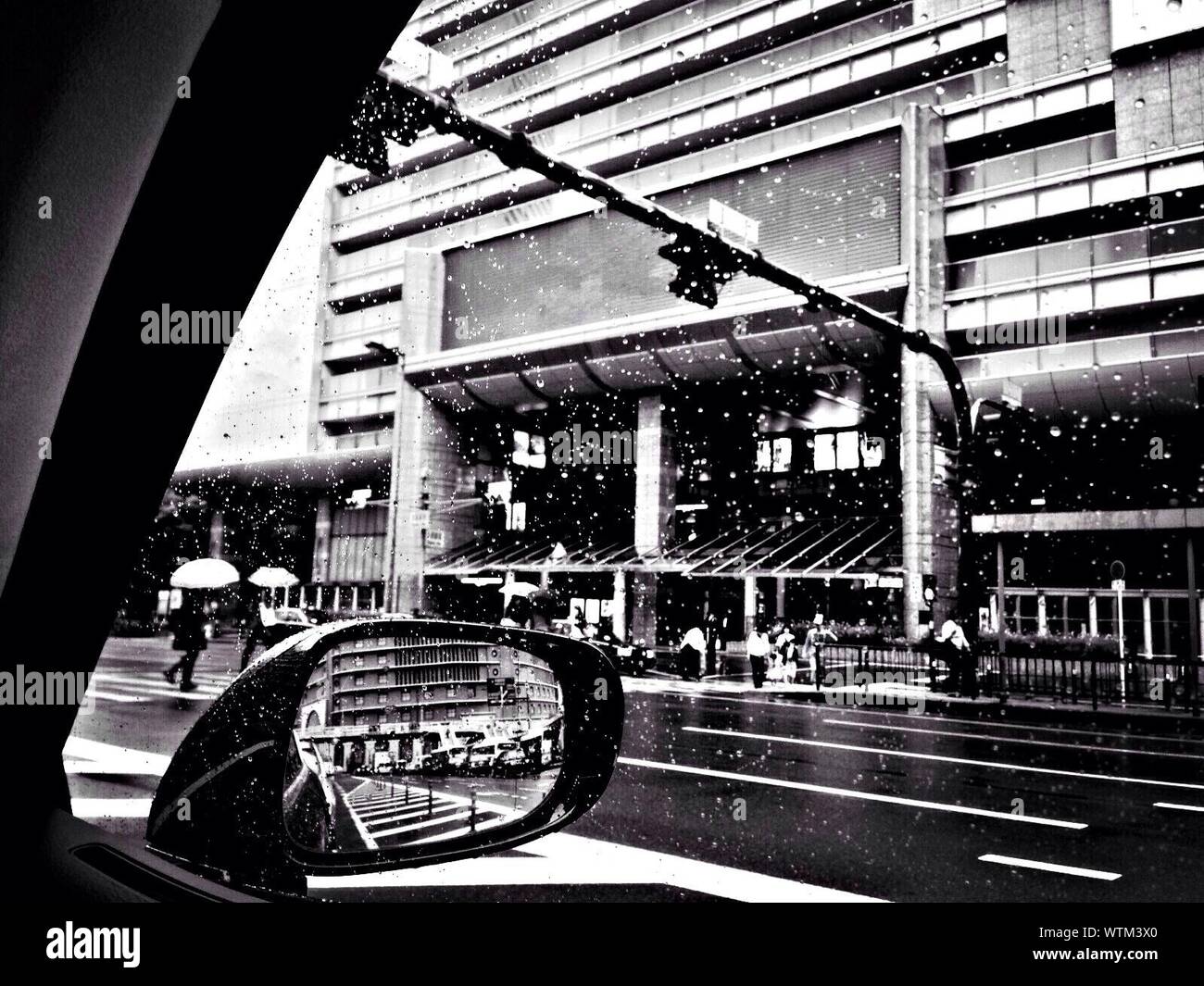 Street view through window hi-res stock photography and images - Alamy