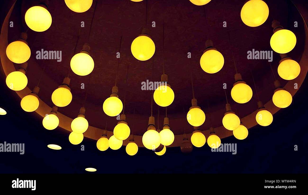 Hanging bulbs from ceiling hi-res stock photography and images - Alamy
