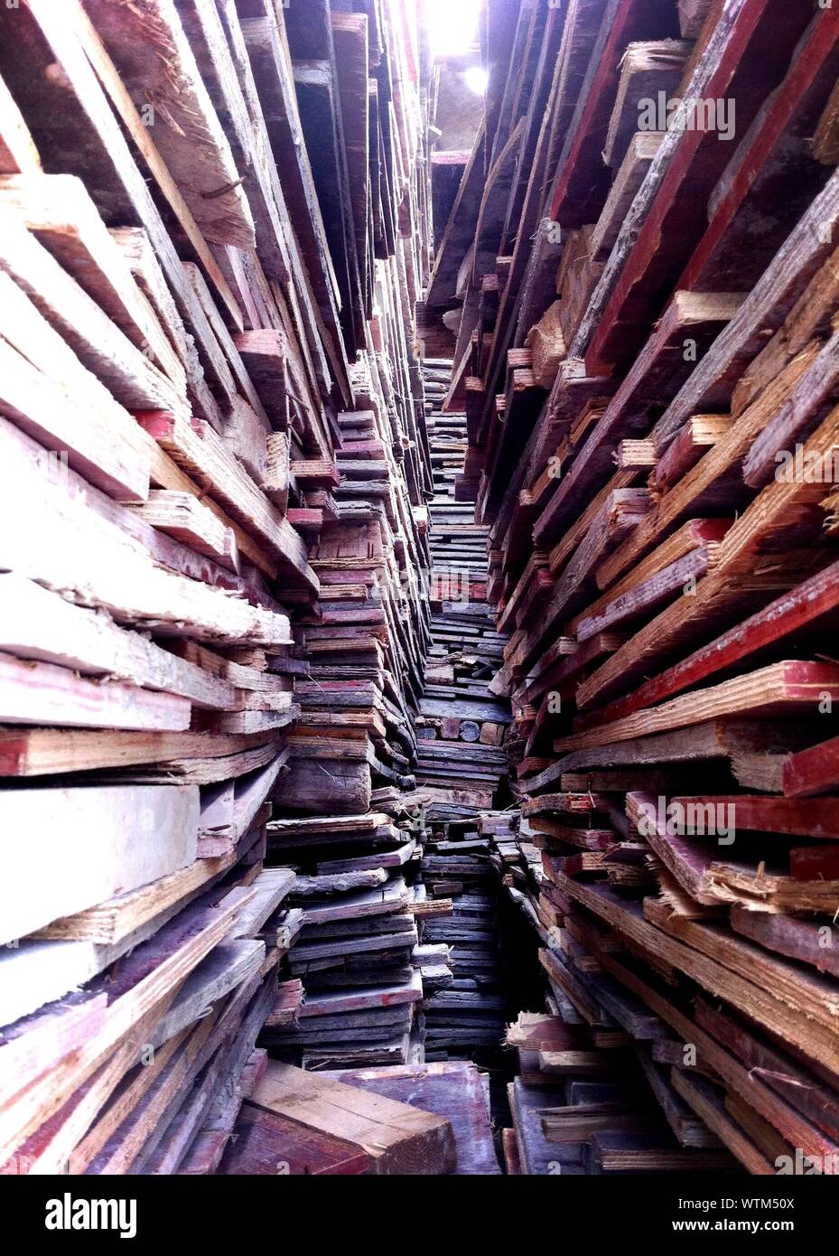 Stack wooden pallets hi-res stock photography and images - Alamy