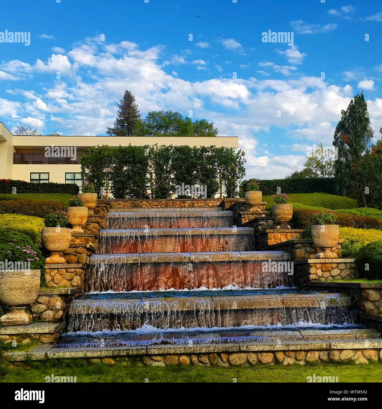 Fountain steps hi-res stock photography and images - Alamy