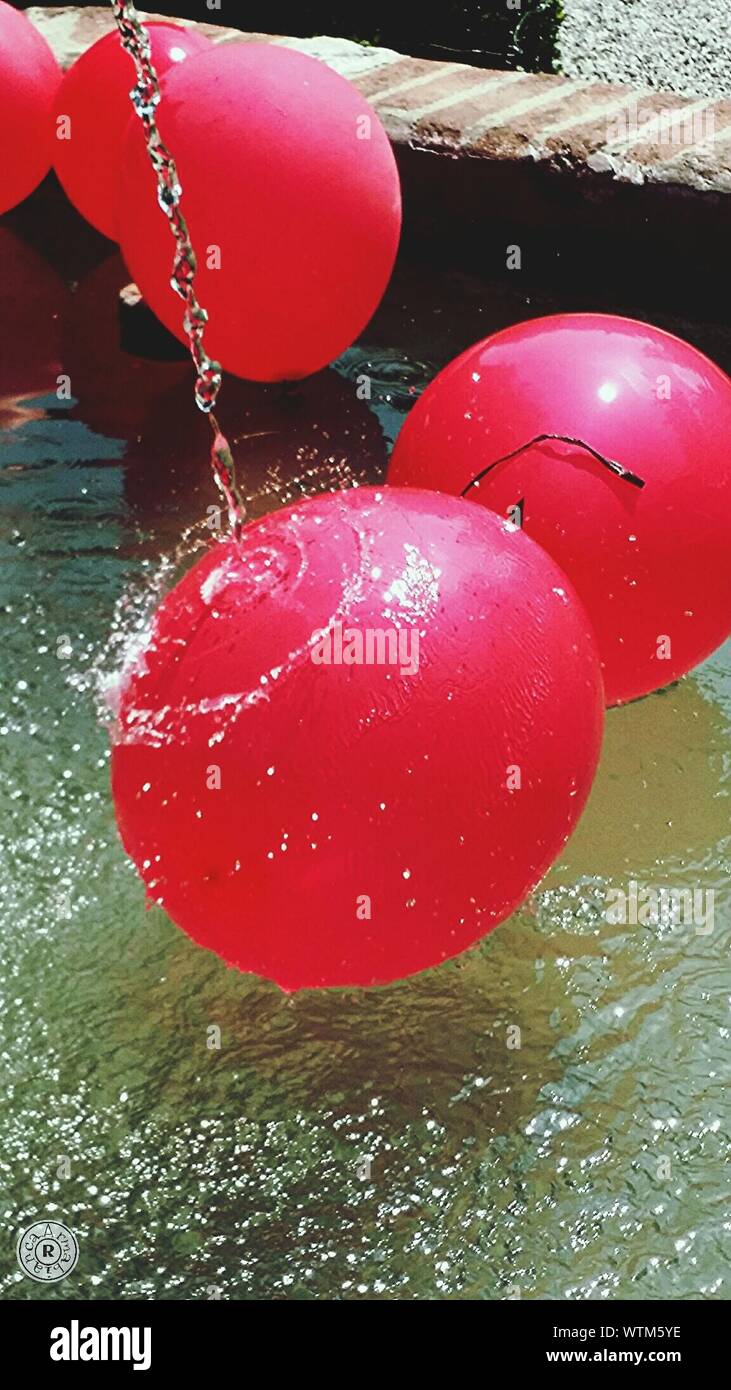 Water balloon balloons hi-res stock photography and images - Alamy