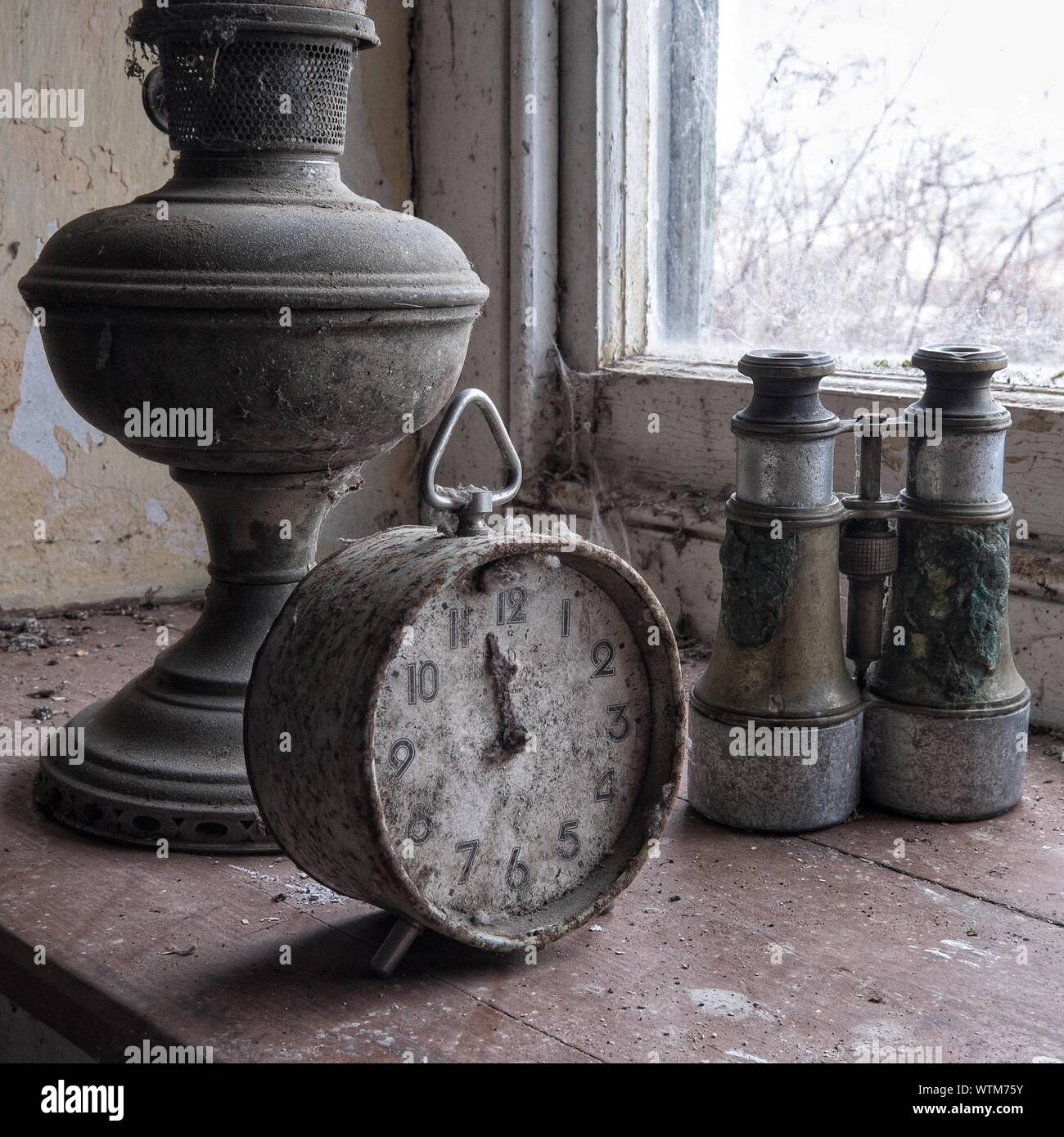 Dust clock hi-res stock photography and images - Alamy