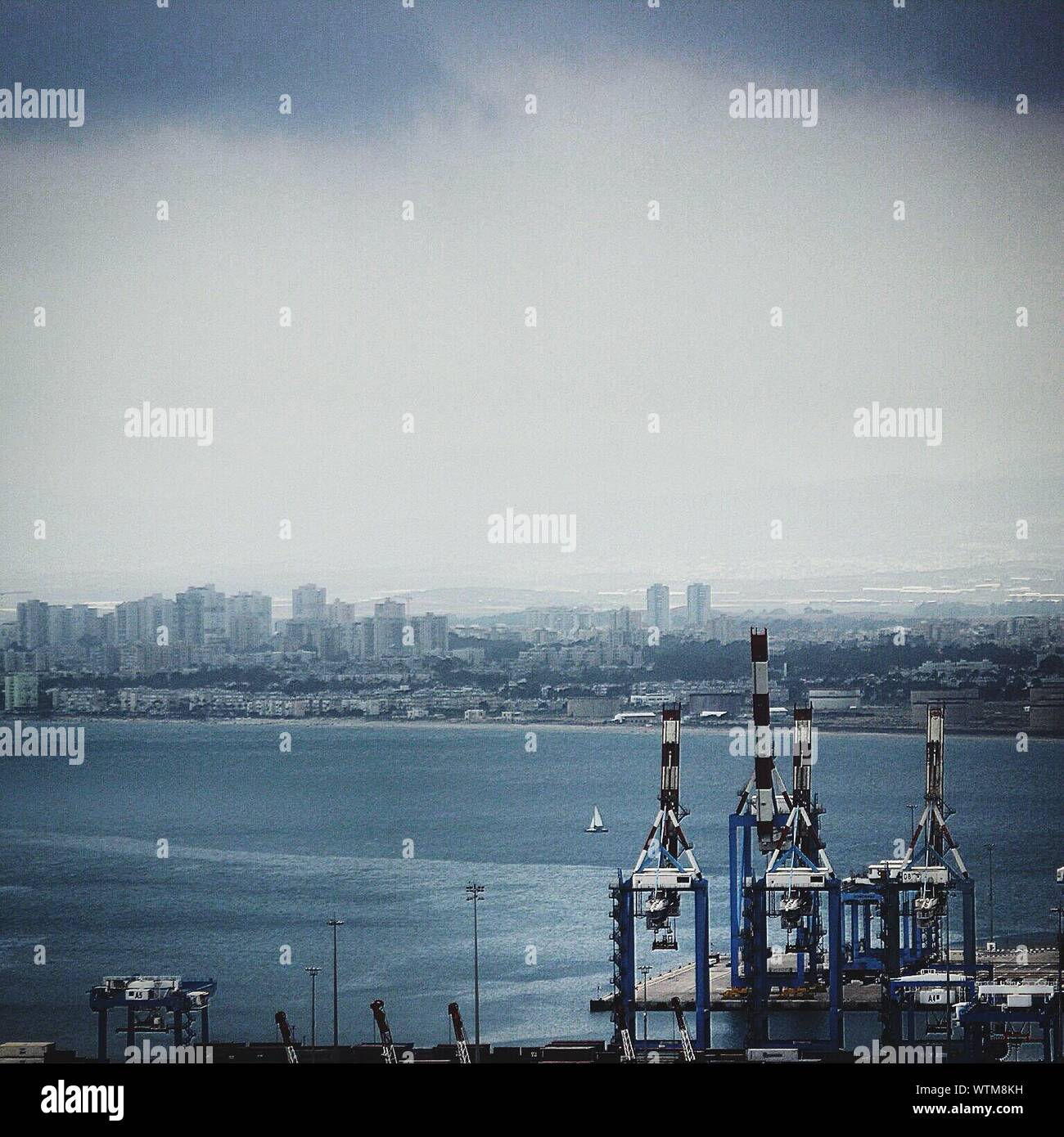 Crowded Dock High Resolution Stock Photography and Images - Alamy