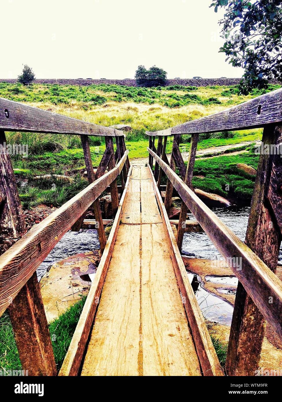 Small bridge over river hi-res stock photography and images - Alamy