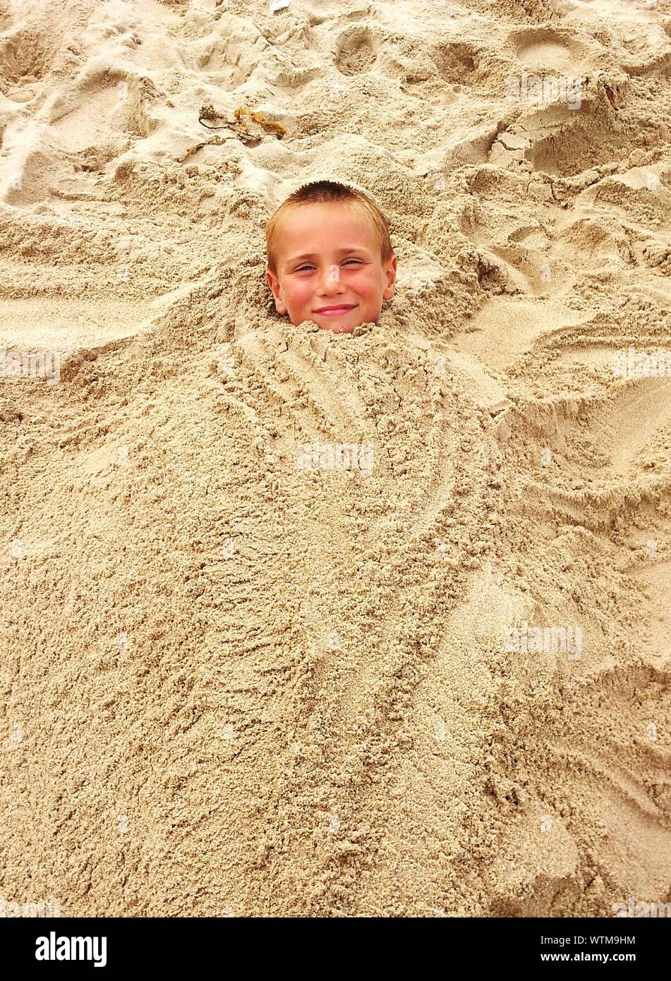Boy in sand hi-res stock photography and images - Alamy