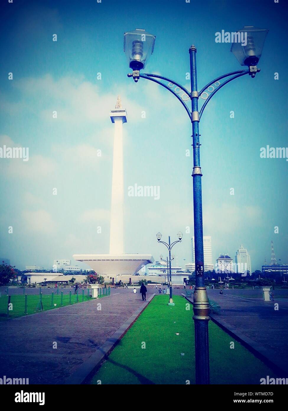 National monument merdeka square hi-res stock photography and images ...