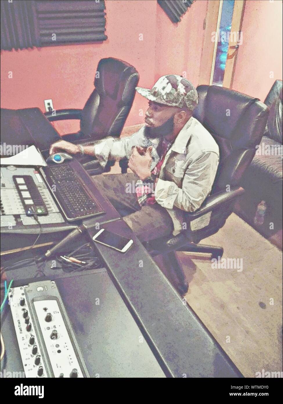Recording studio and man hi-res stock photography and images - Alamy