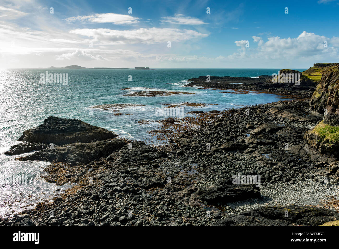 The Treshnish Islands from the Treshnish Peninsula coastal walk, Isle ...
