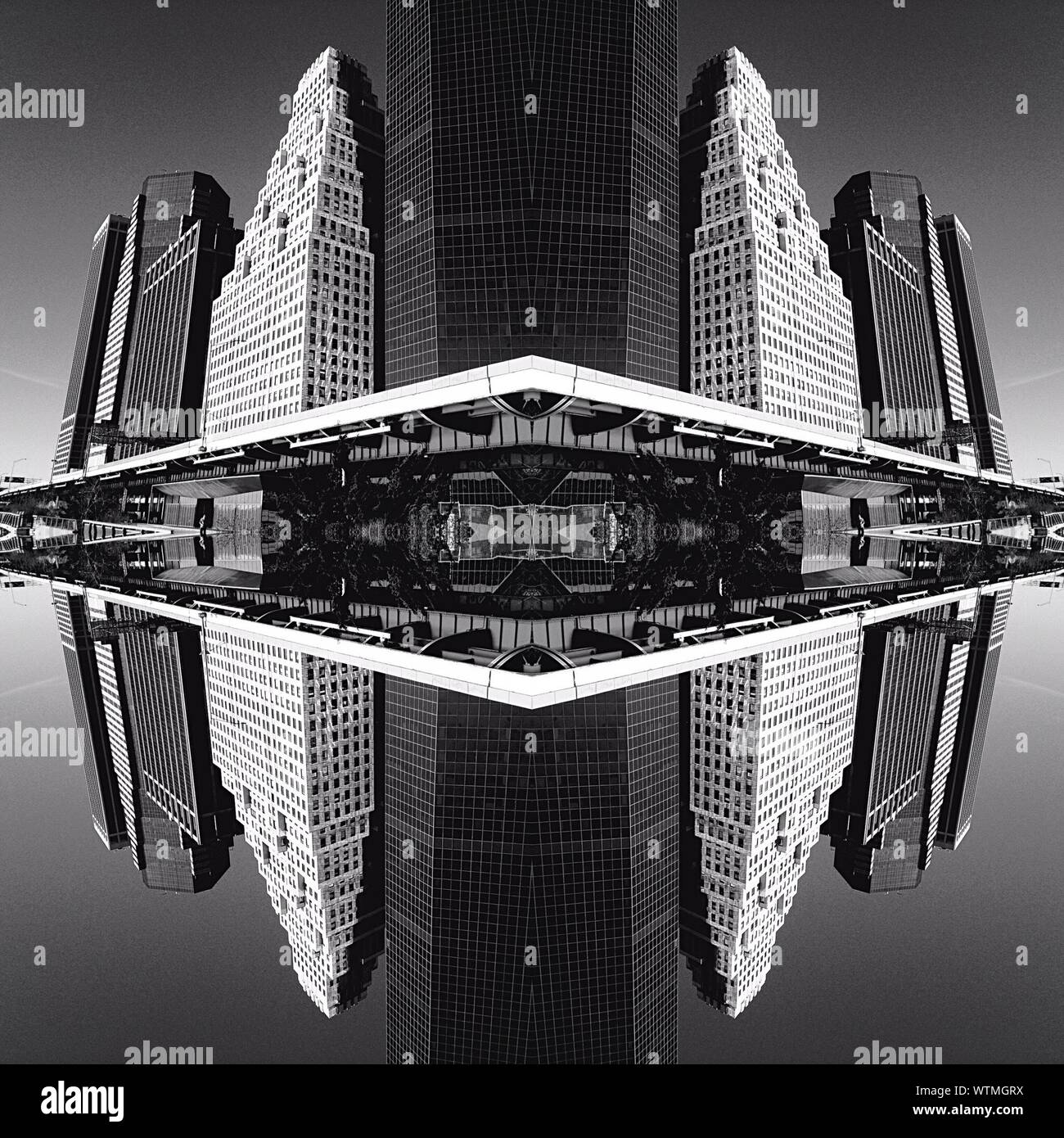 Symmetrical modern architecture hi-res stock photography and images - Alamy