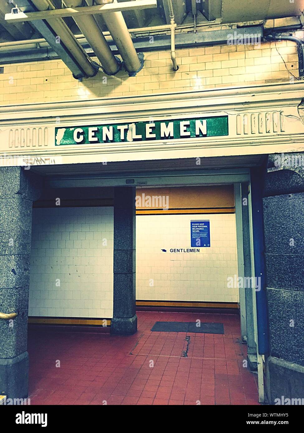 People outside subway hi-res stock photography and images - Alamy