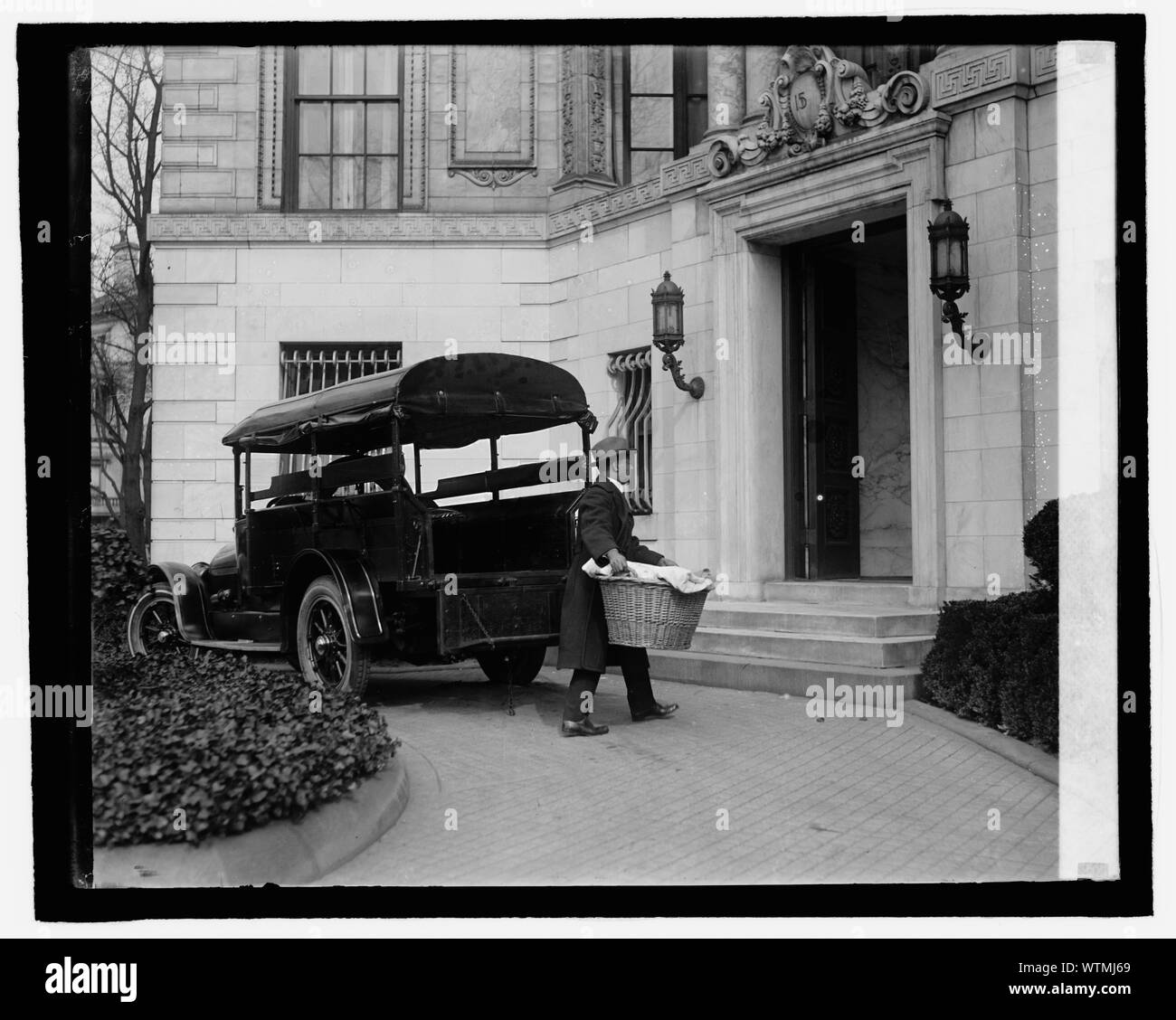 House moving boxes Black and White Stock Photos & Images - Alamy