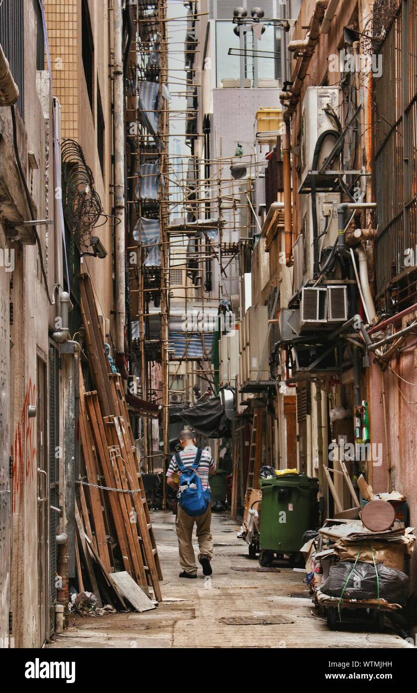 Man walking back alley hi-res stock photography and images - Alamy