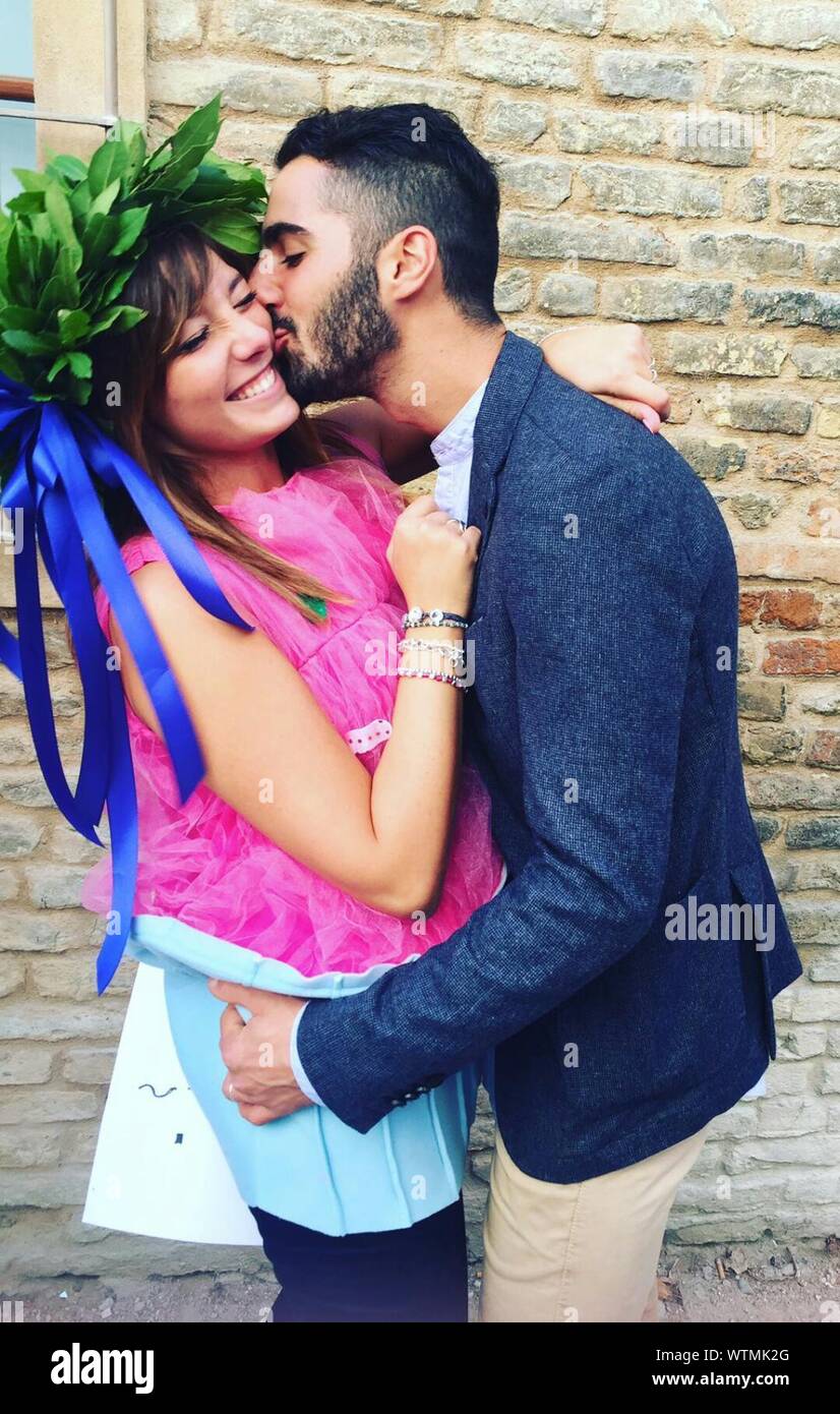 Kissing on cheeks hi-res stock photography and images - Alamy