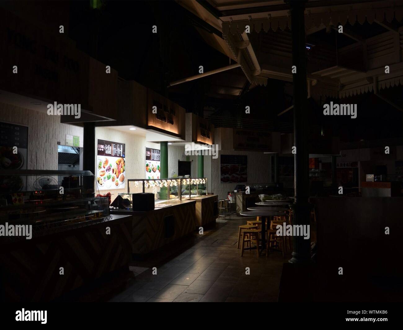 Empty restaurant interior hi-res stock photography and images - Alamy