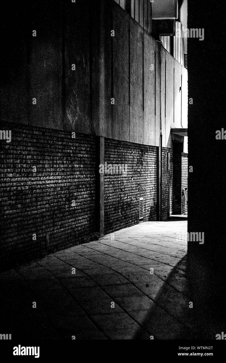 Dark buildings hi-res stock photography and images - Alamy