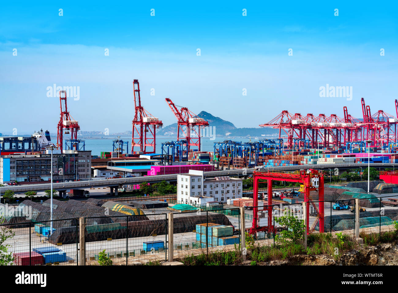 Large container terminal, Lianyungang, China Stock Photo - Alamy